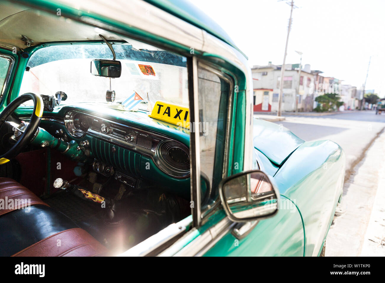 Empty taxi cab hi-res stock photography and images - Alamy