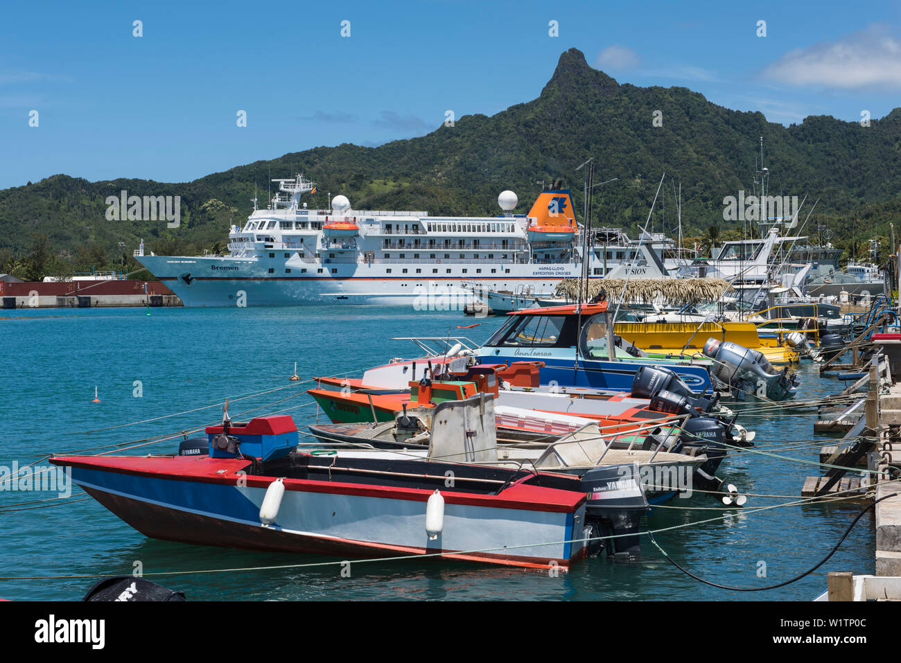 Brightly colored boats hi-res stock photography and images - Alamy