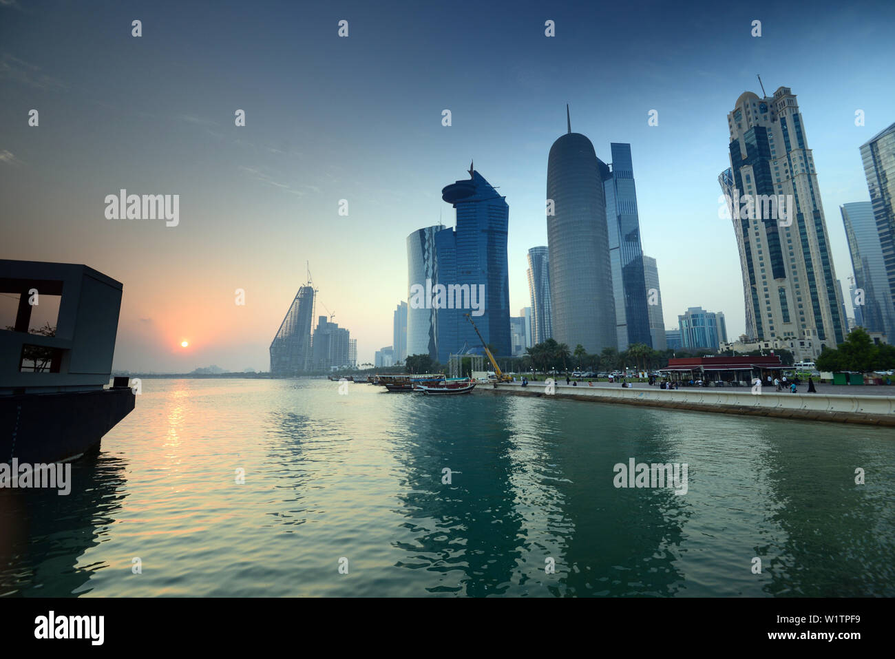 Sunset at the Skyscrapers at the northern Corniche, Doha, Qatar Stock ...