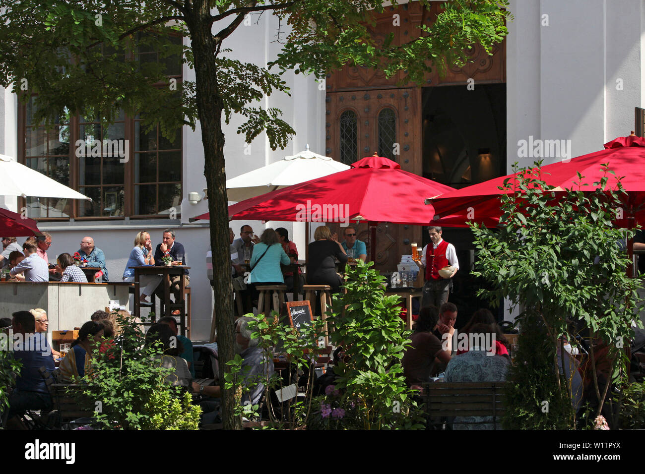 Terrace of restaurant der Pschorr, Viktualienmarkt, Munich, Upper ...