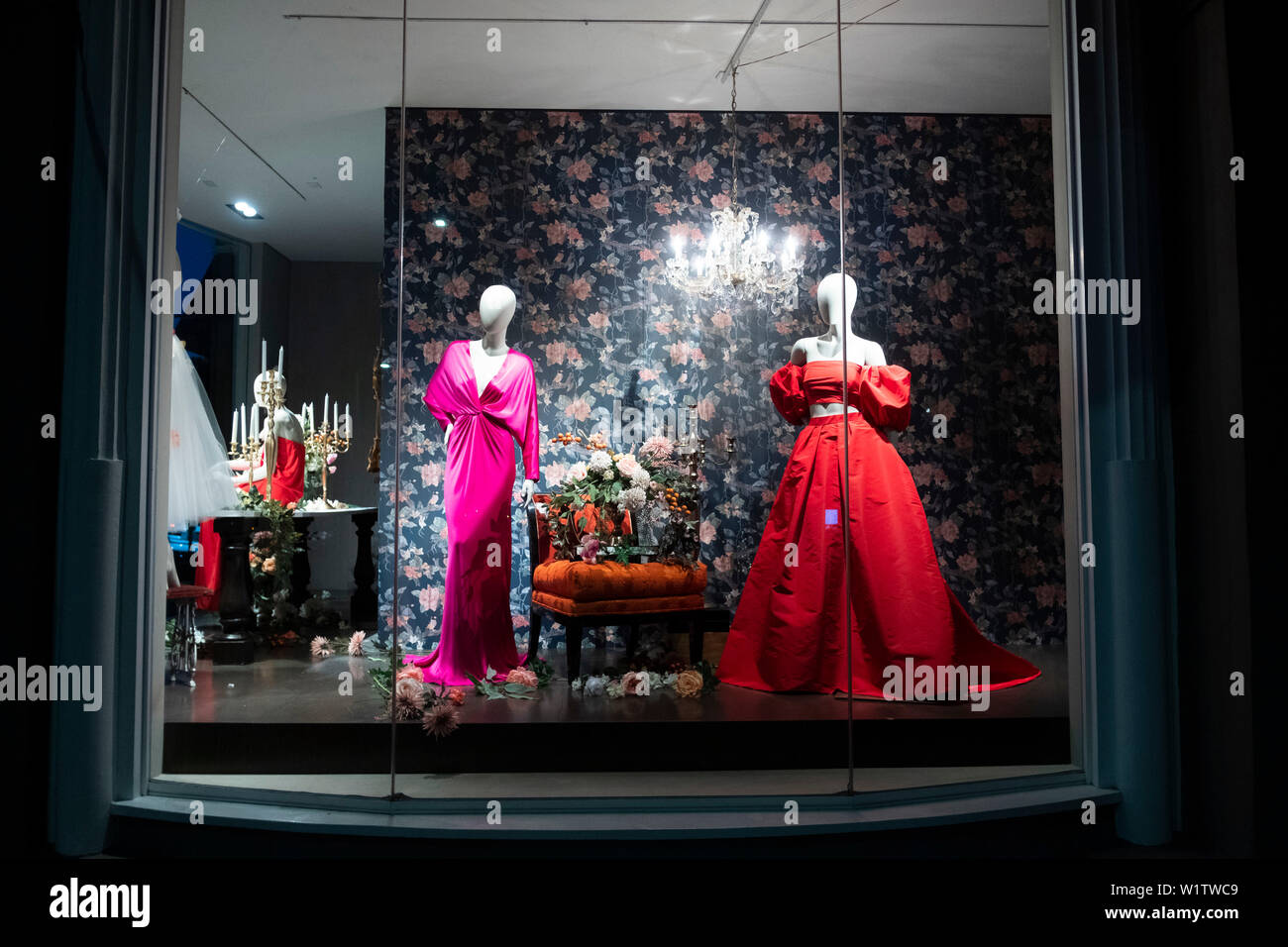 Upscale fashion designer store window, Melrose Place, West Hollywood ...