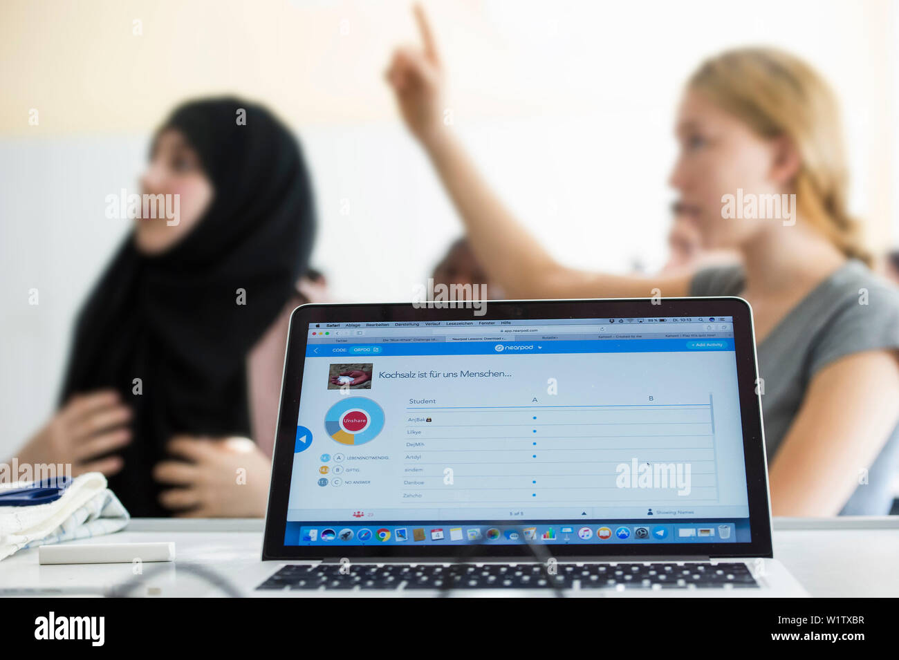 Girl with laptops hi-res stock photography and images - Alamy