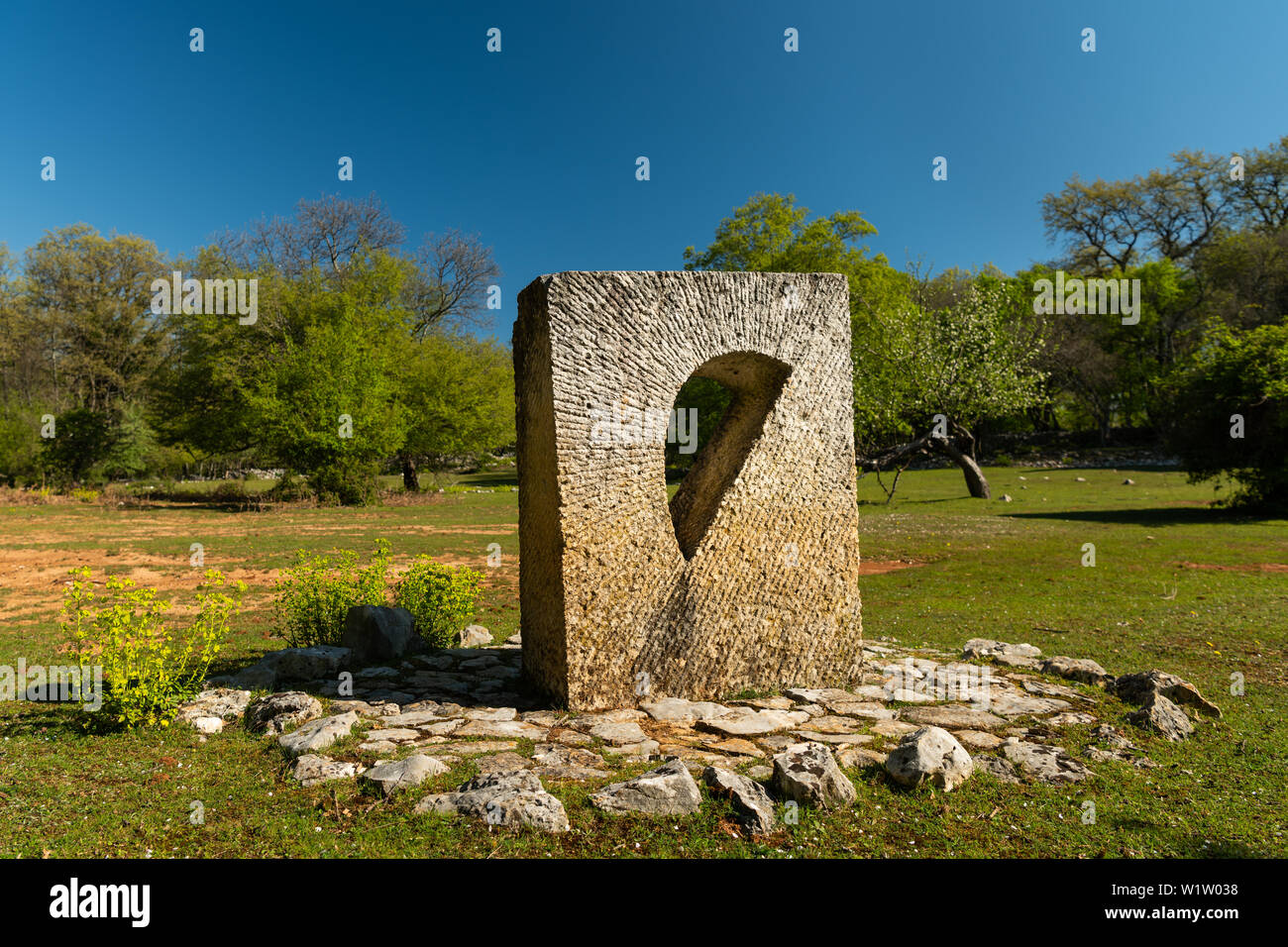 Modern standing stones hi-res stock photography and images - Alamy