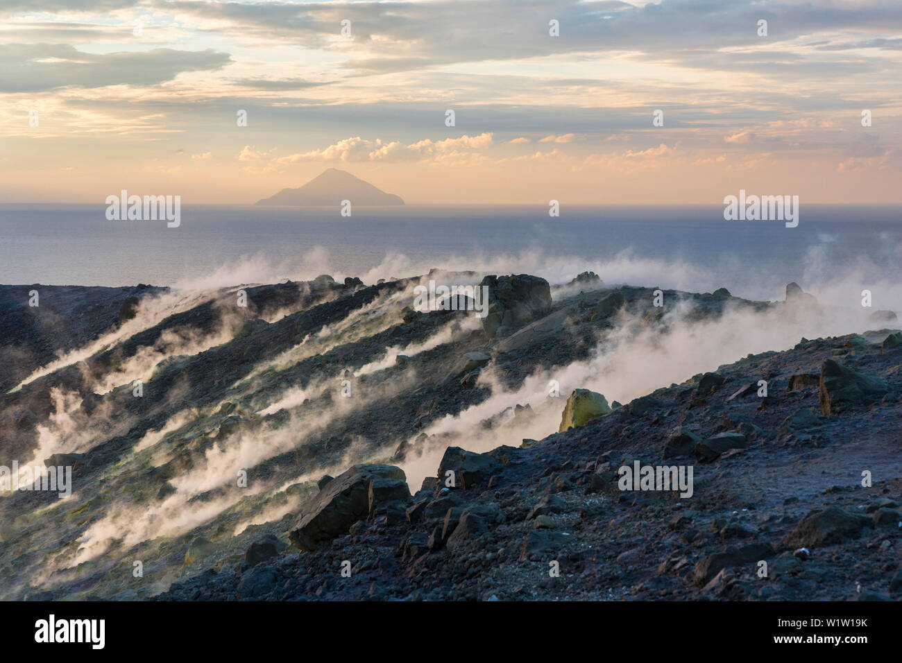 Vulcano rim hi-res stock photography and images - Alamy