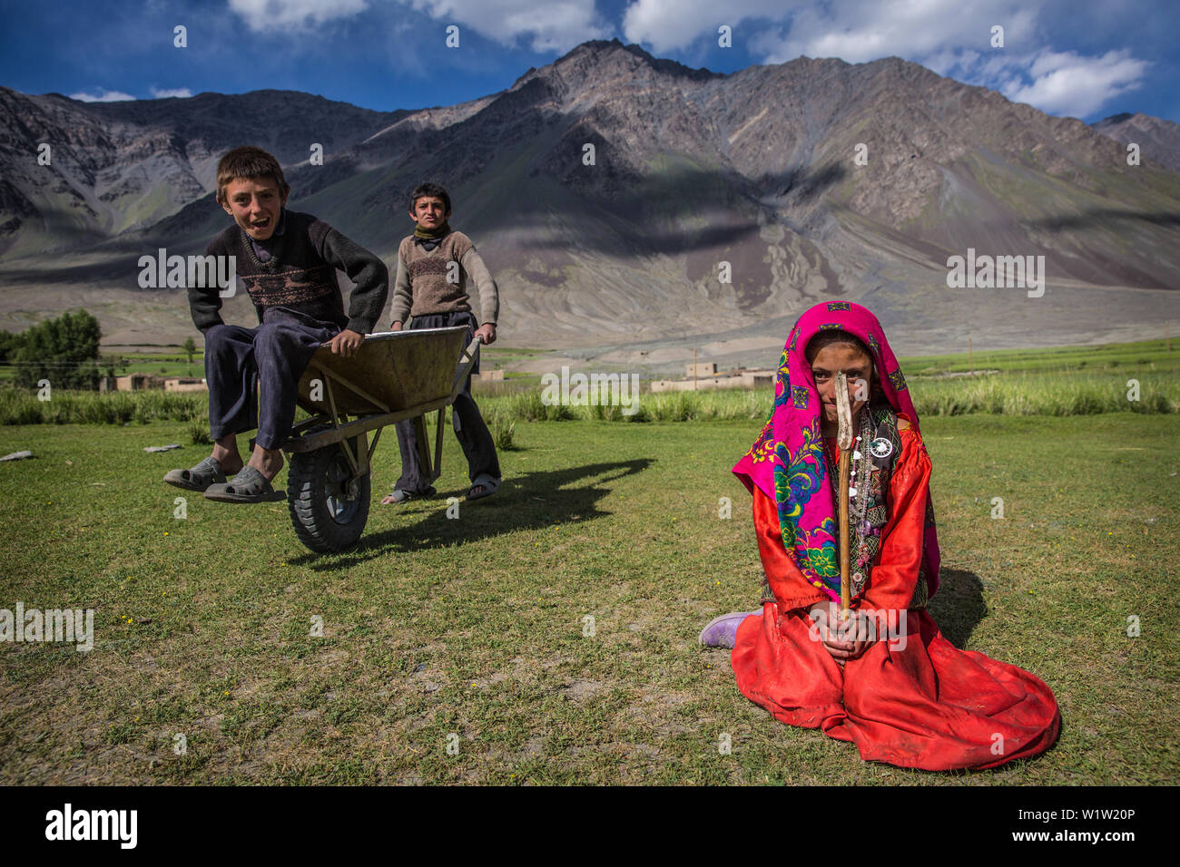 Afghanistan children girl hi-res stock photography and images - Alamy