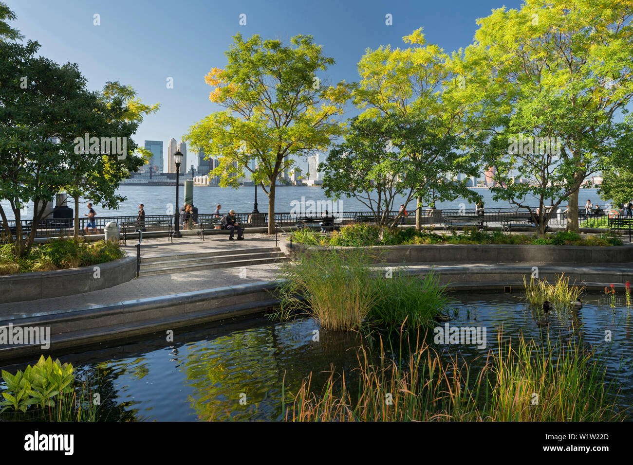 River terrace hi-res stock photography and images - Alamy