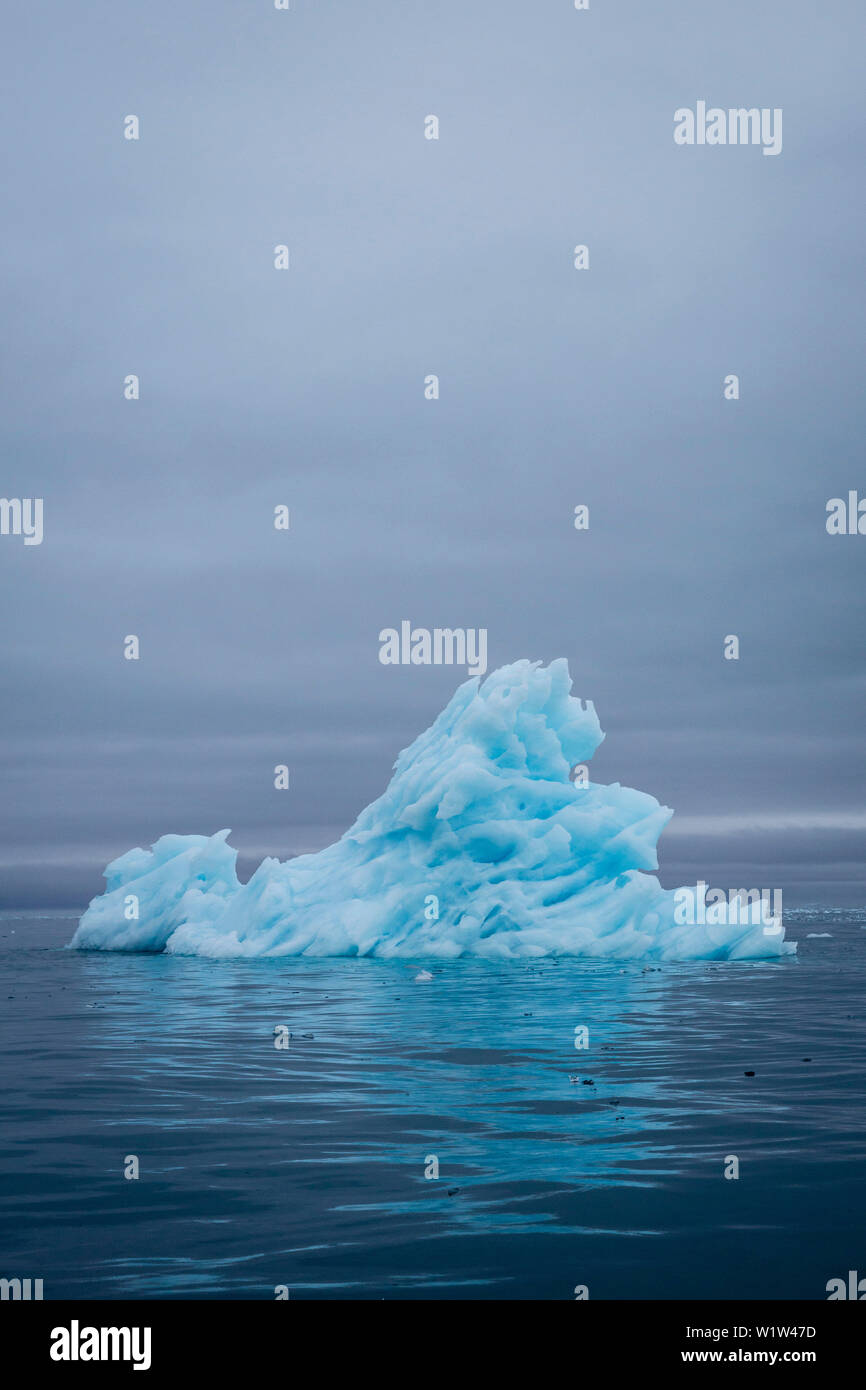 Small iceberg hi-res stock photography and images - Alamy