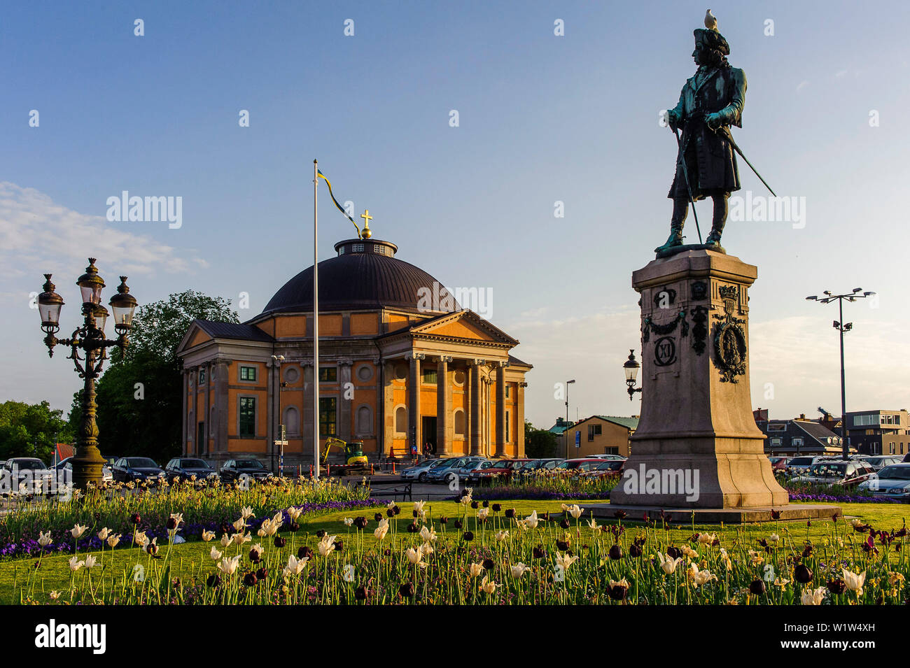 Market Square Stortorget with town founder Monument Karl 11., Church ...