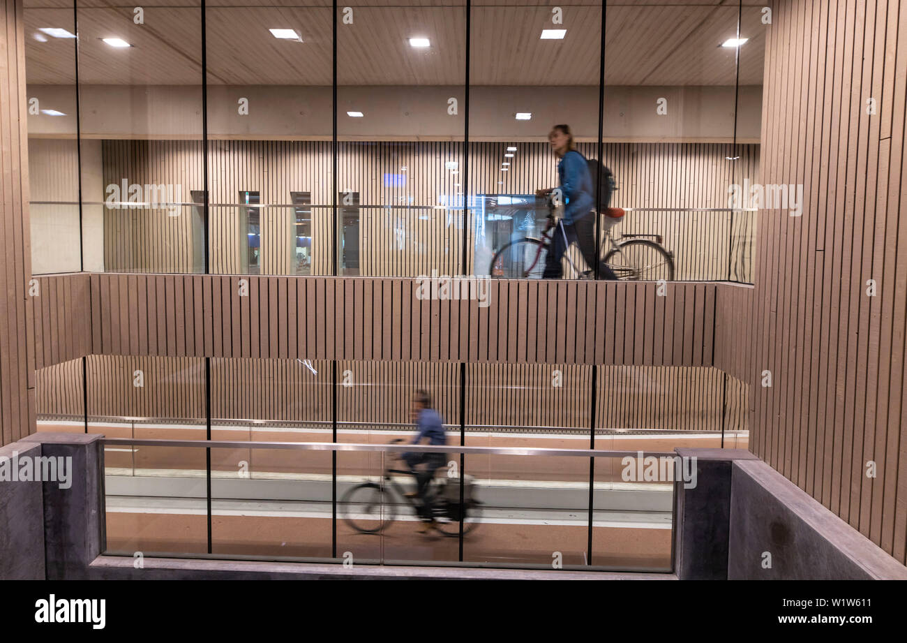 Utrecht bicycle parking hi-res stock photography and images - Alamy