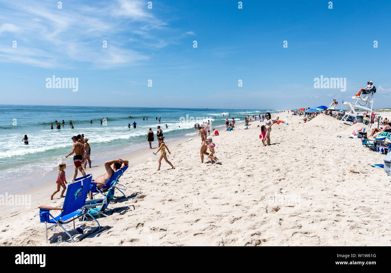 Long beaches hi-res stock photography and images - Alamy