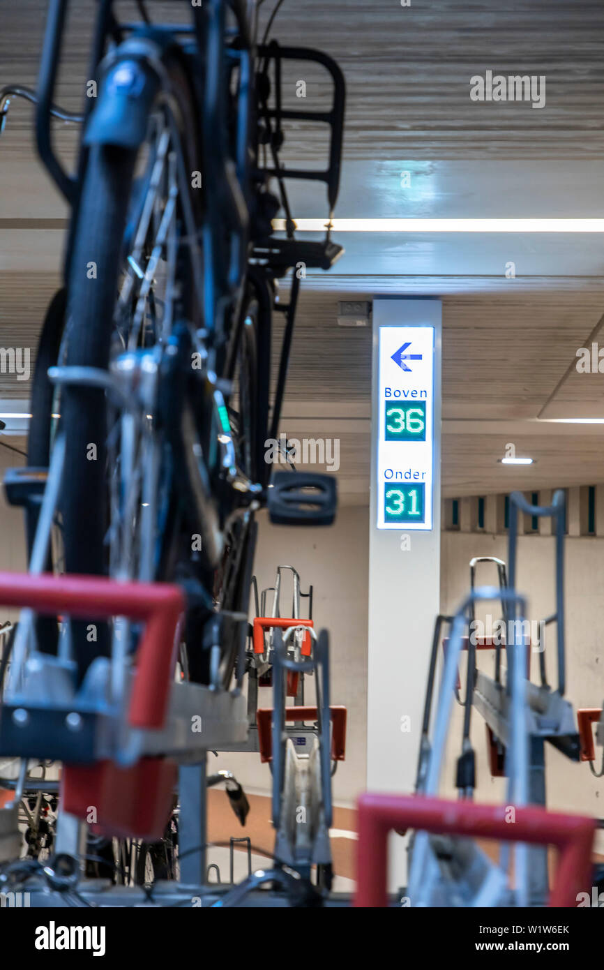 Utrecht station bicycle bike parking hi-res stock photography and ...