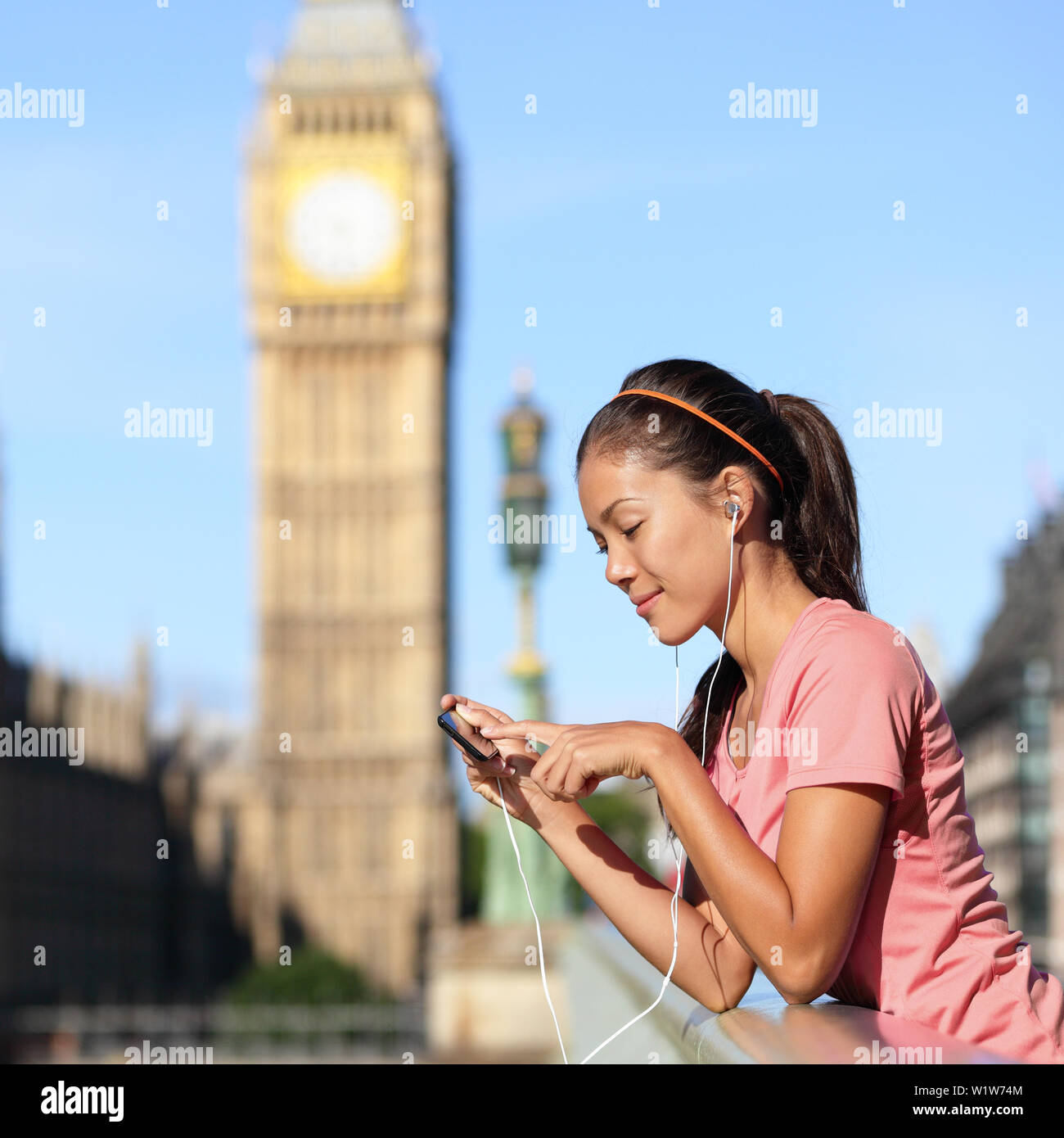Female jogger london hi-res stock photography and images - Alamy