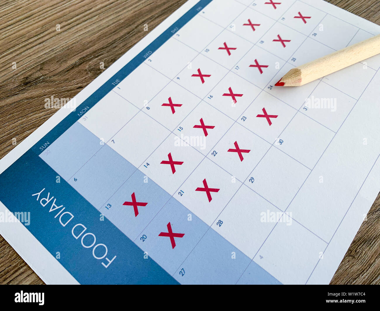 Health concept. Diet plan on wooden background Stock Photo - Alamy