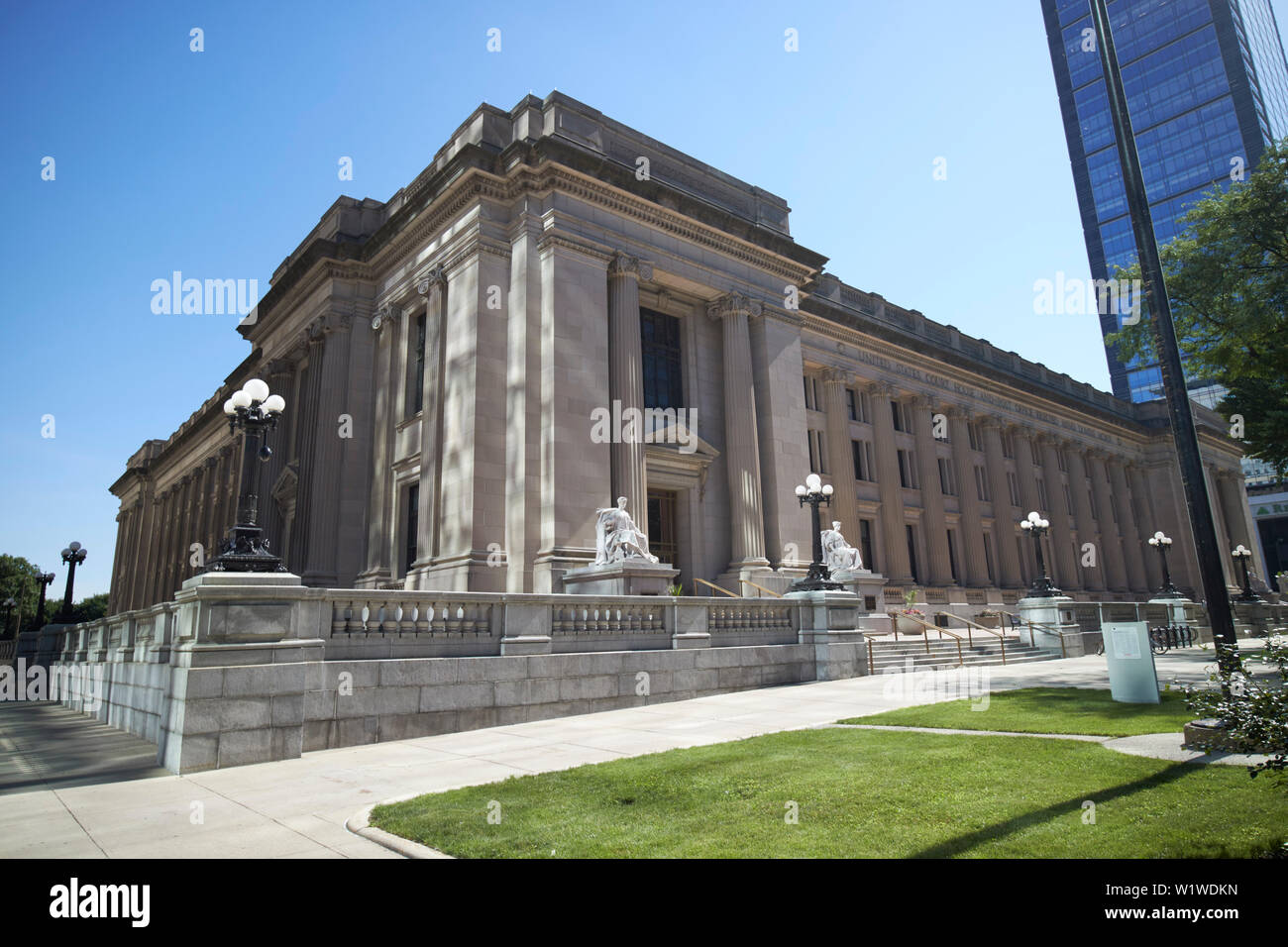 Birch Bayh federal building and Indianapolis United States Court House ...