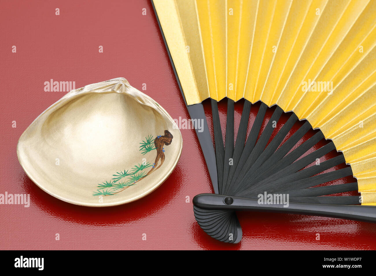 Japanese golden folding fan and gold painting seashell Stock Photo - Alamy