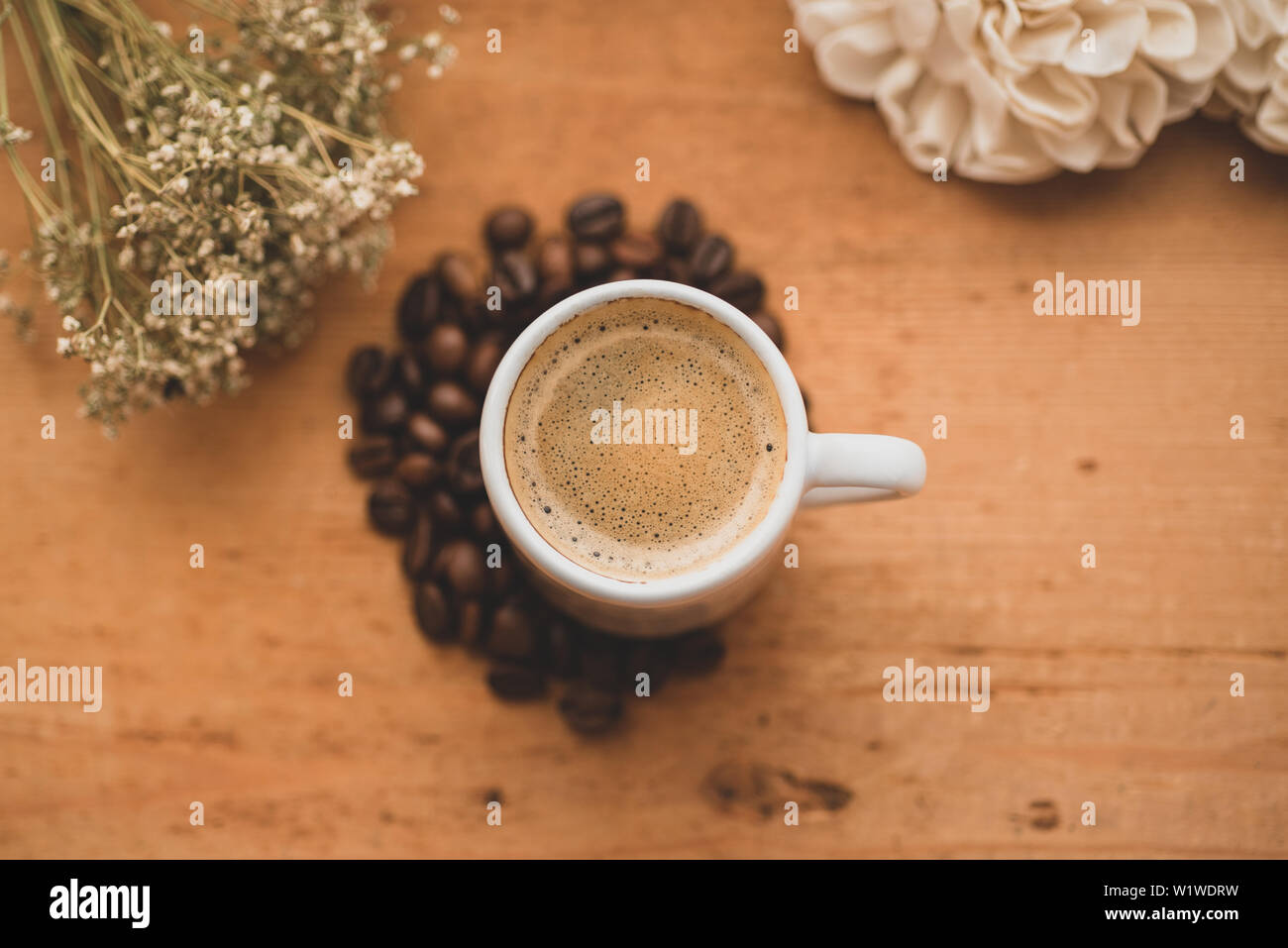 Retro coffee cup hi-res stock photography and images - Alamy
