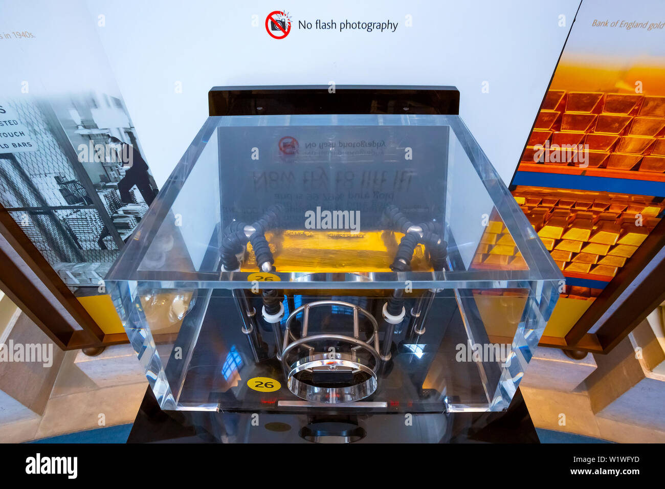 London bank of england museum gold hi-res stock photography and images ...