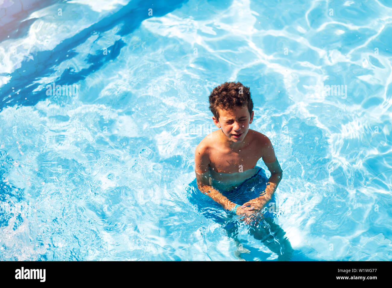 Child boy splash splashing water hi-res stock photography and images ...