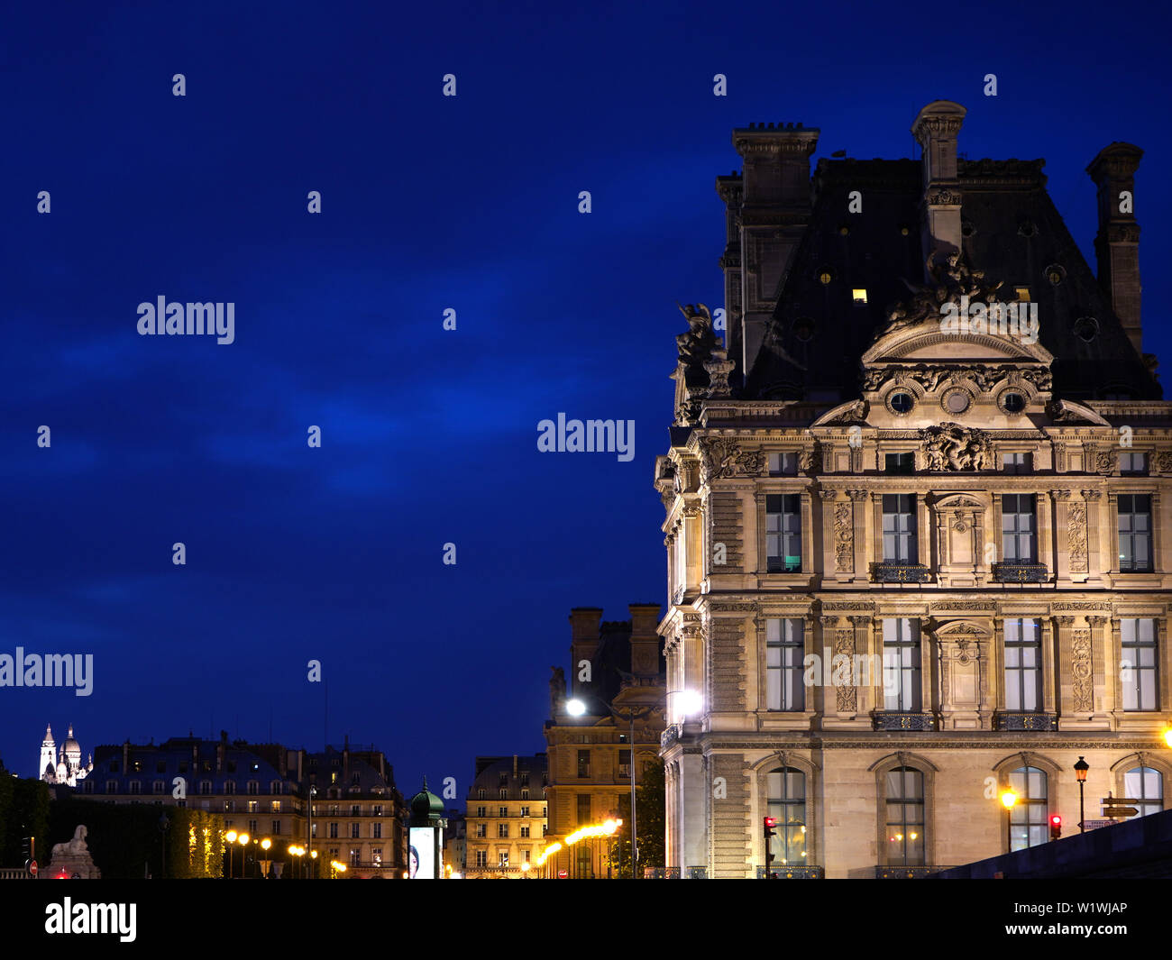 Louvre museum night paris hi-res stock photography and images - Alamy