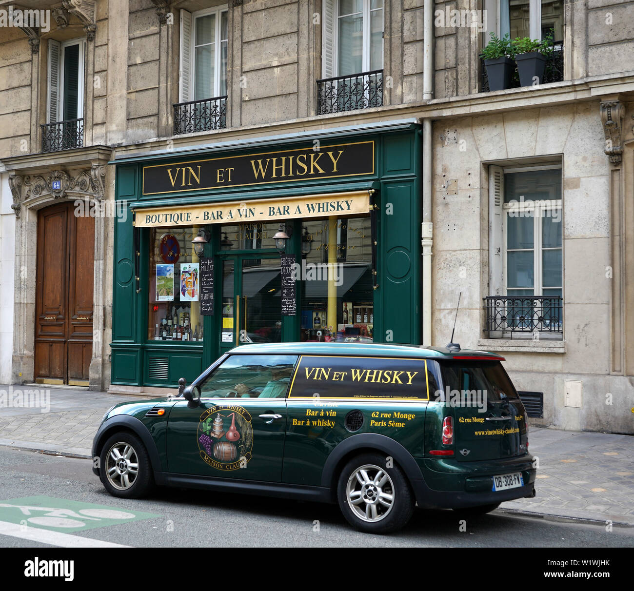 Paris Whisky Shop Stock Photo - Alamy