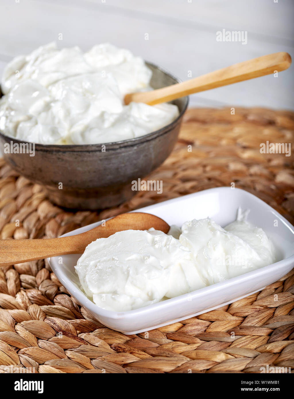 Bowl of fresh strained yogurt Stock Photo - Alamy