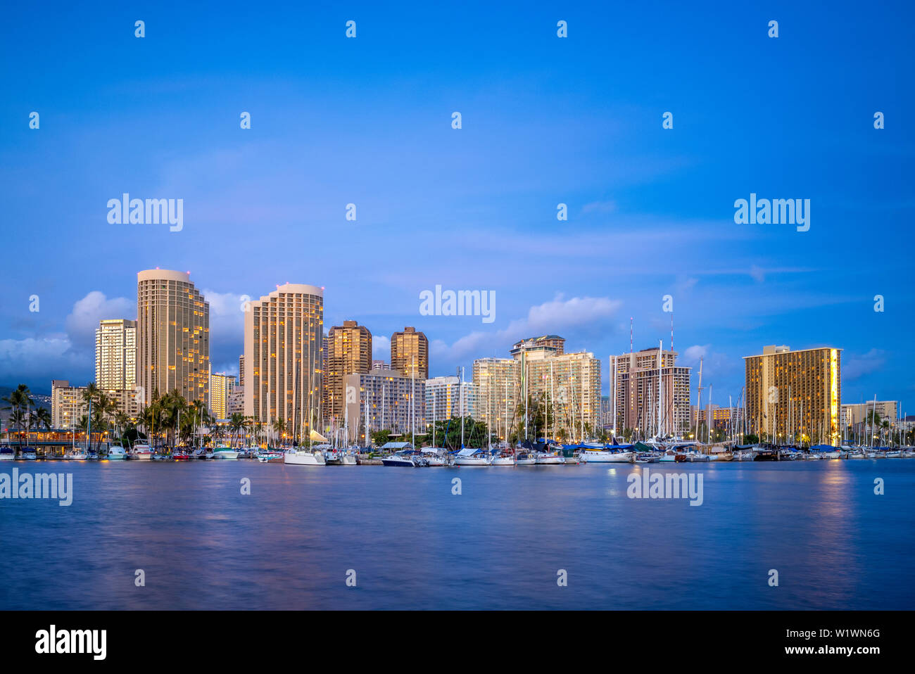 cityscape of honolulu in oahu island, hawaii, us Stock Photo - Alamy