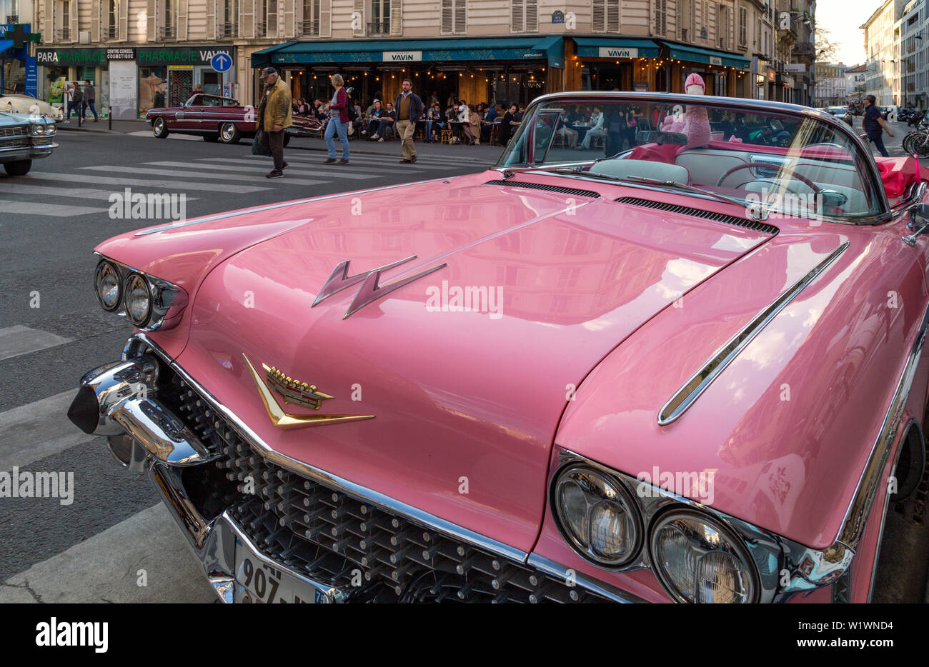 Vintage car paris hi-res stock photography and images - Alamy