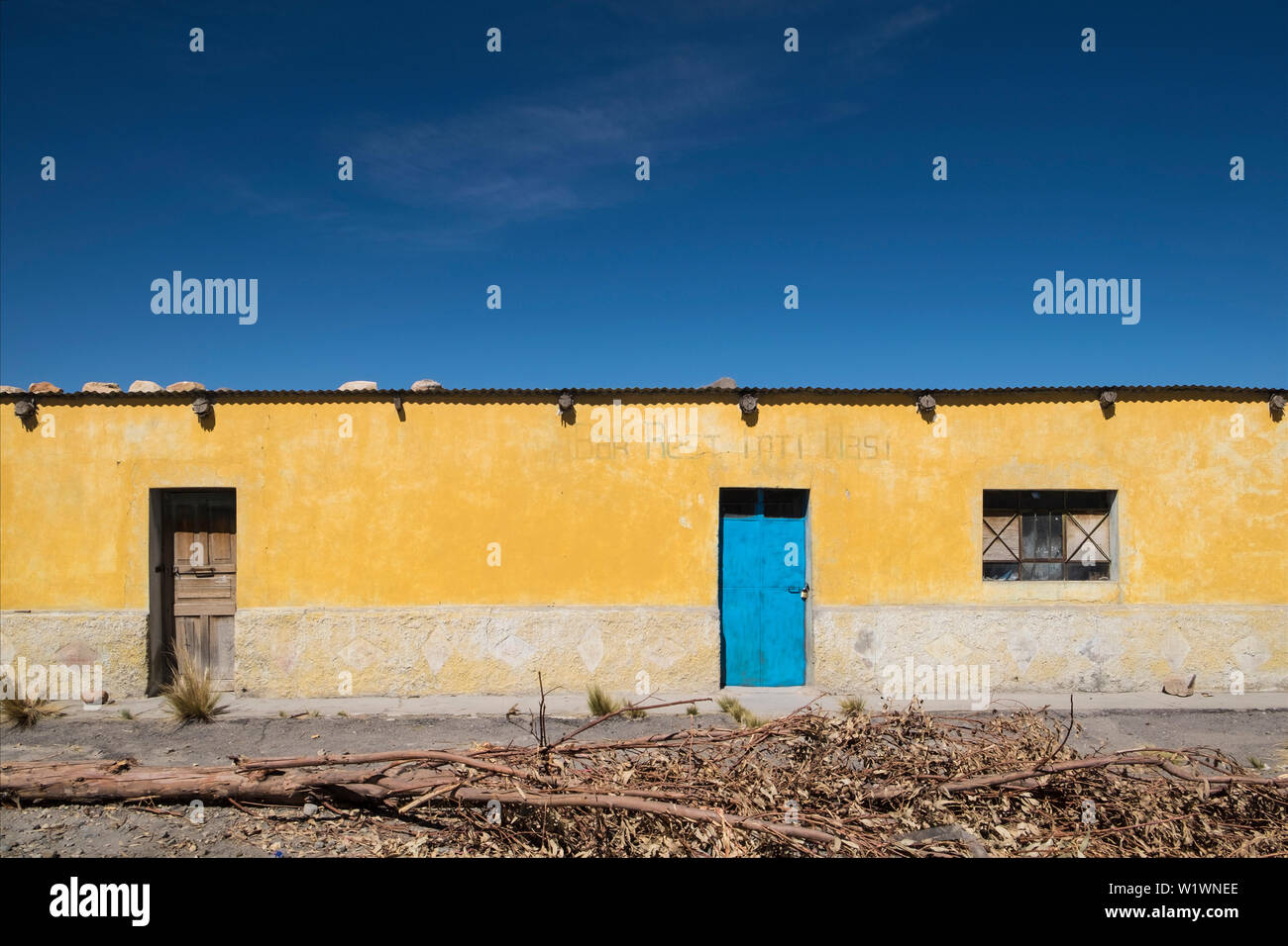 Perù, Andes, traditional house Stock Photo - Alamy