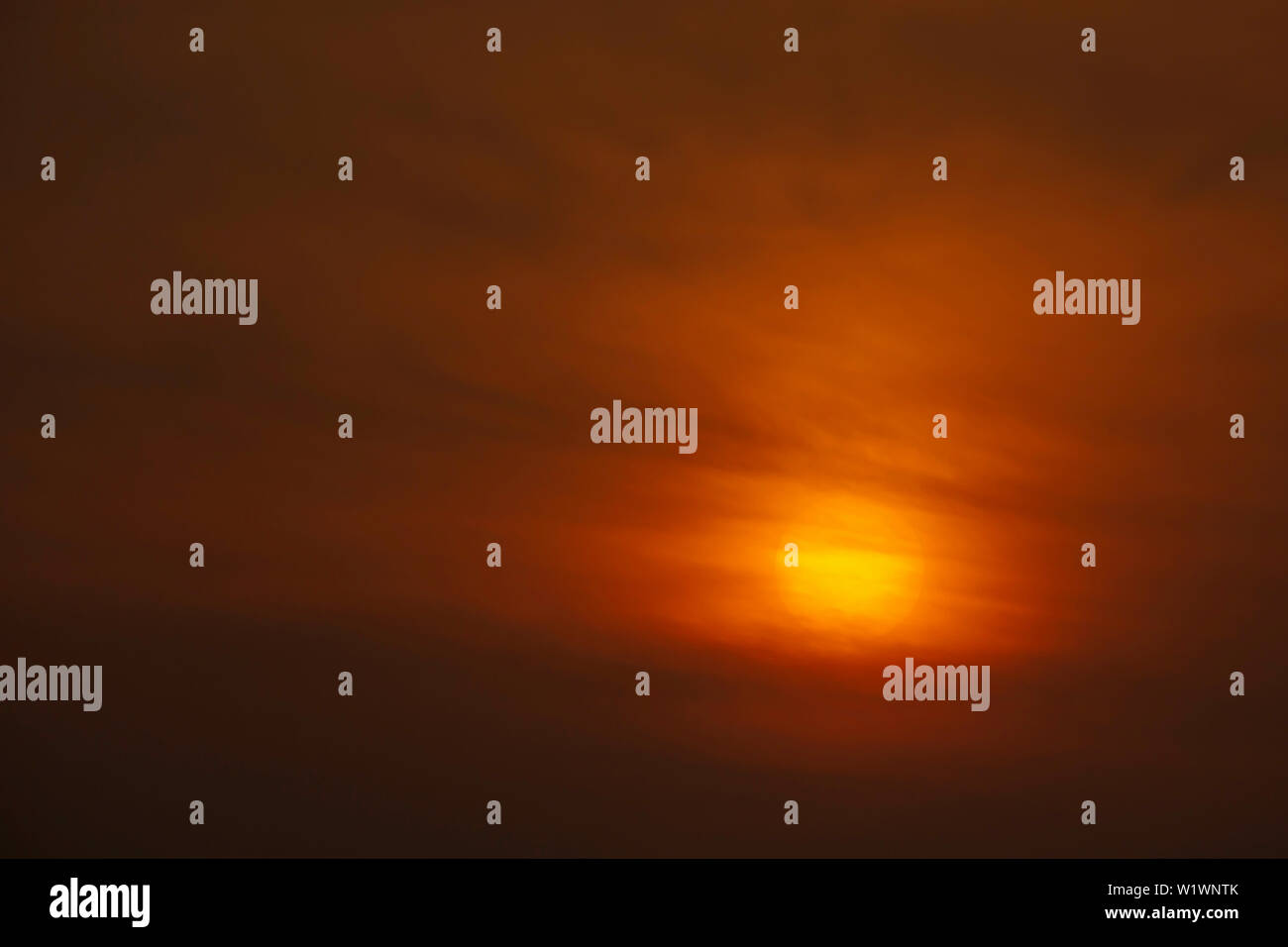 Orange hot sun light beams hi-res stock photography and images - Alamy