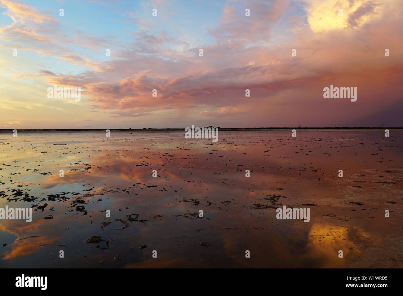 Lake tyrrell victoria hi-res stock photography and images - Alamy