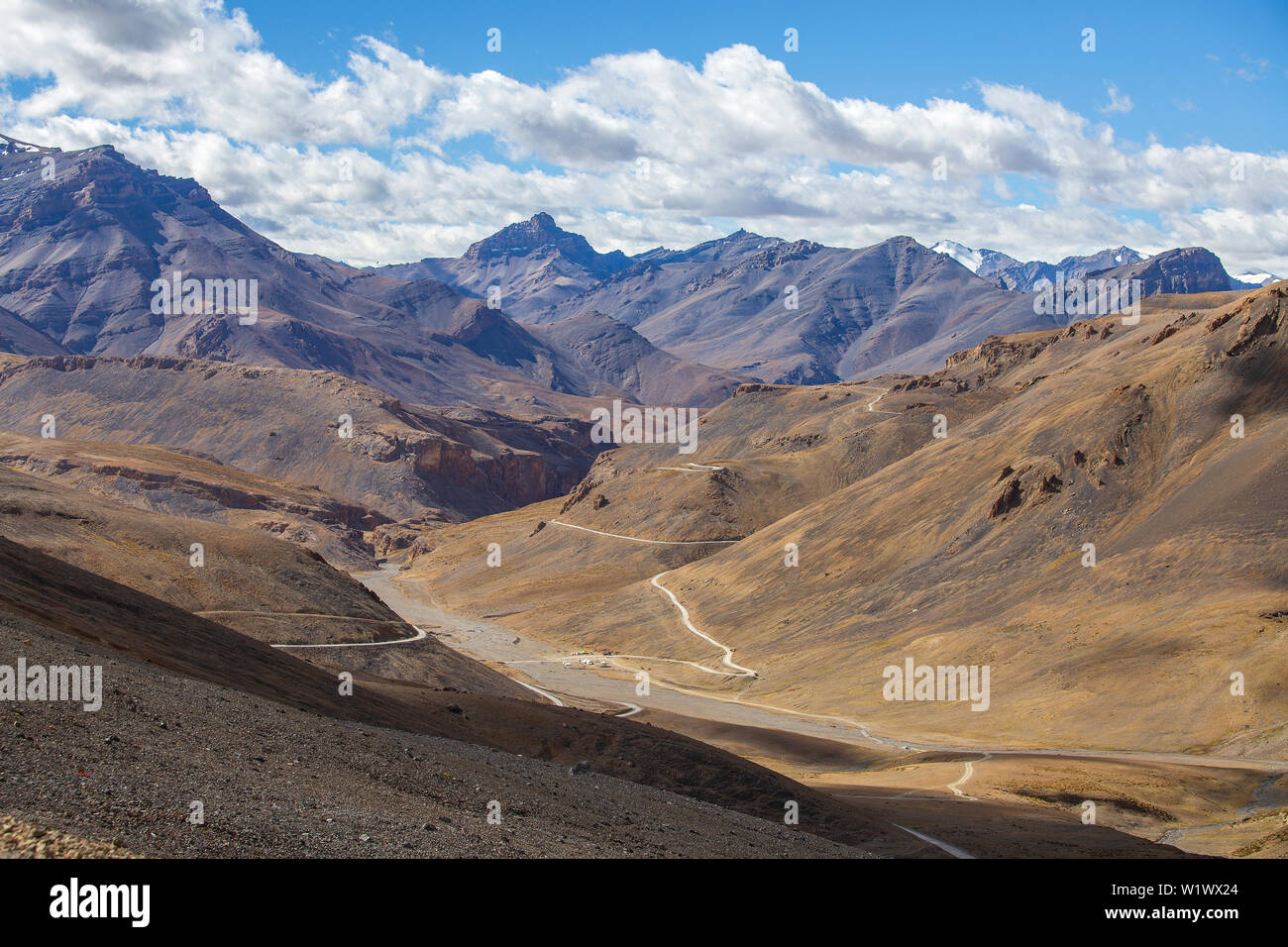 Himalayan mountain landscape along Leh to Manali highway in India ...
