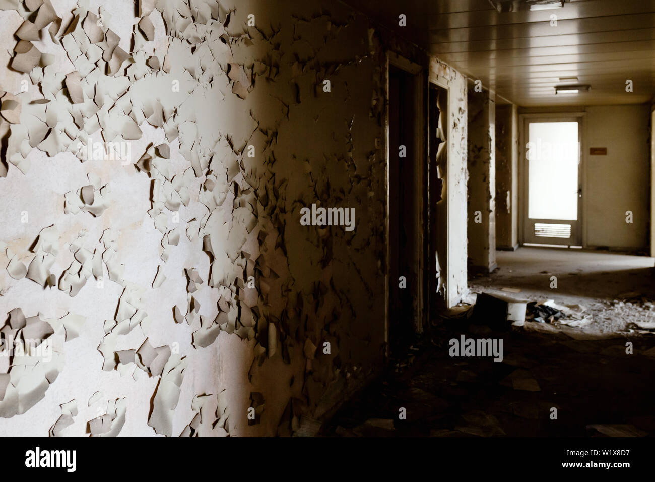 Destroyed and abandoned building Stock Photo - Alamy