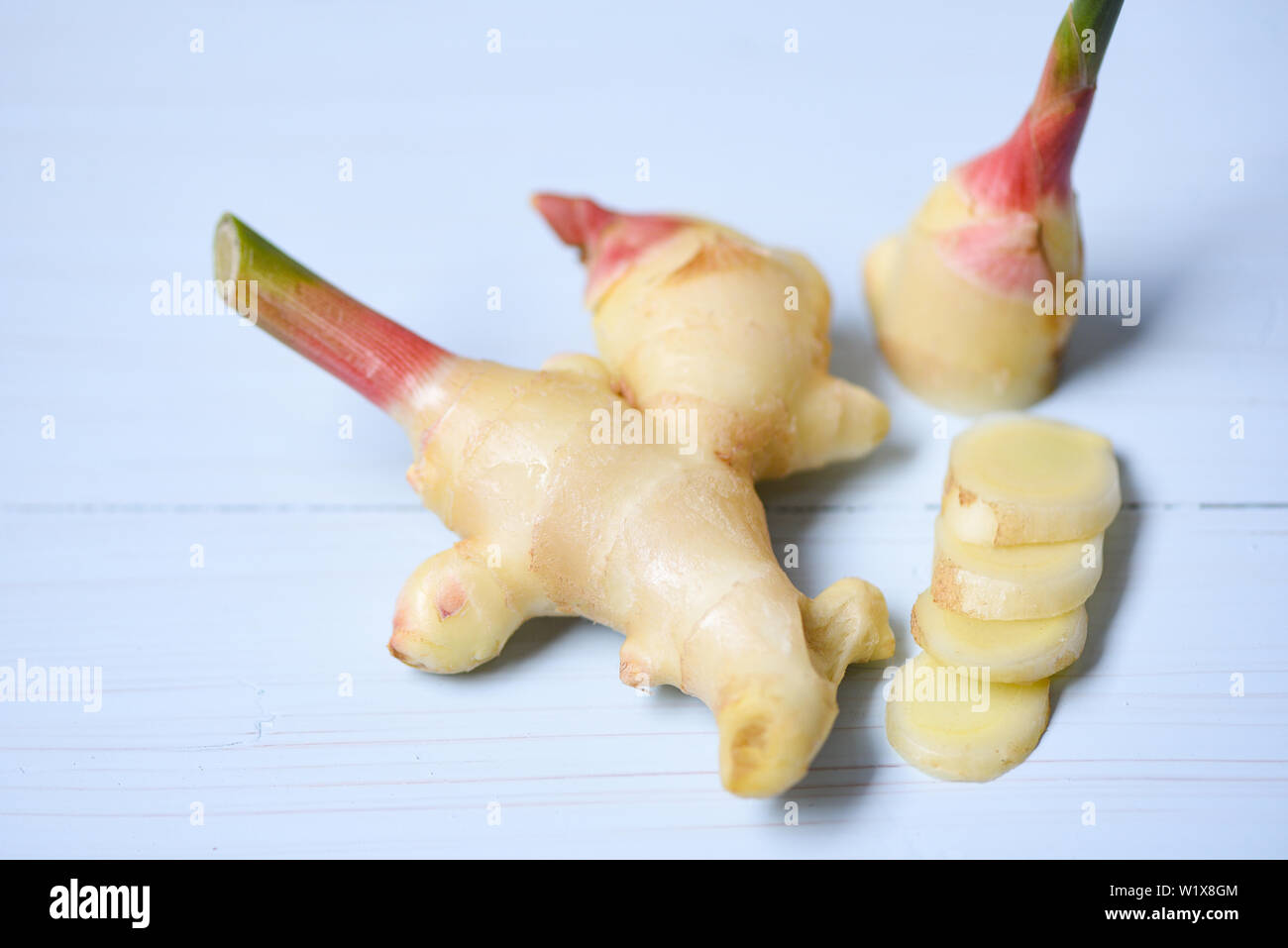 Ginger slice on table / Fresh young ginger for herb medicinal natural ...