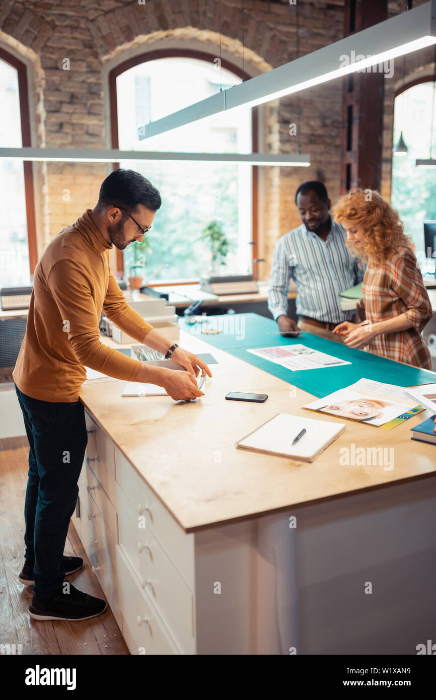 Working on paper hi-res stock photography and images - Alamy