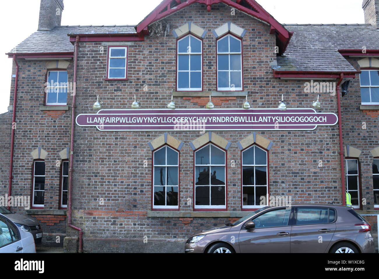 Llanfairpwllgwyngyllgogerychwyrndrobwllllantysiliogogog is a welsh ...