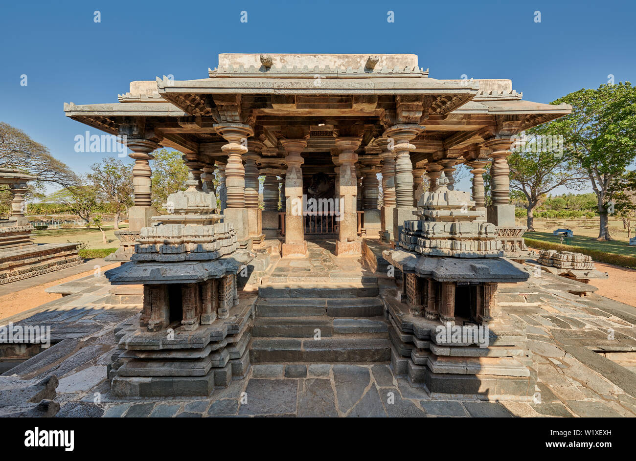 Halebid Hoysaleswara Jain temple, Dwarasamudra (gateway to the seas ...