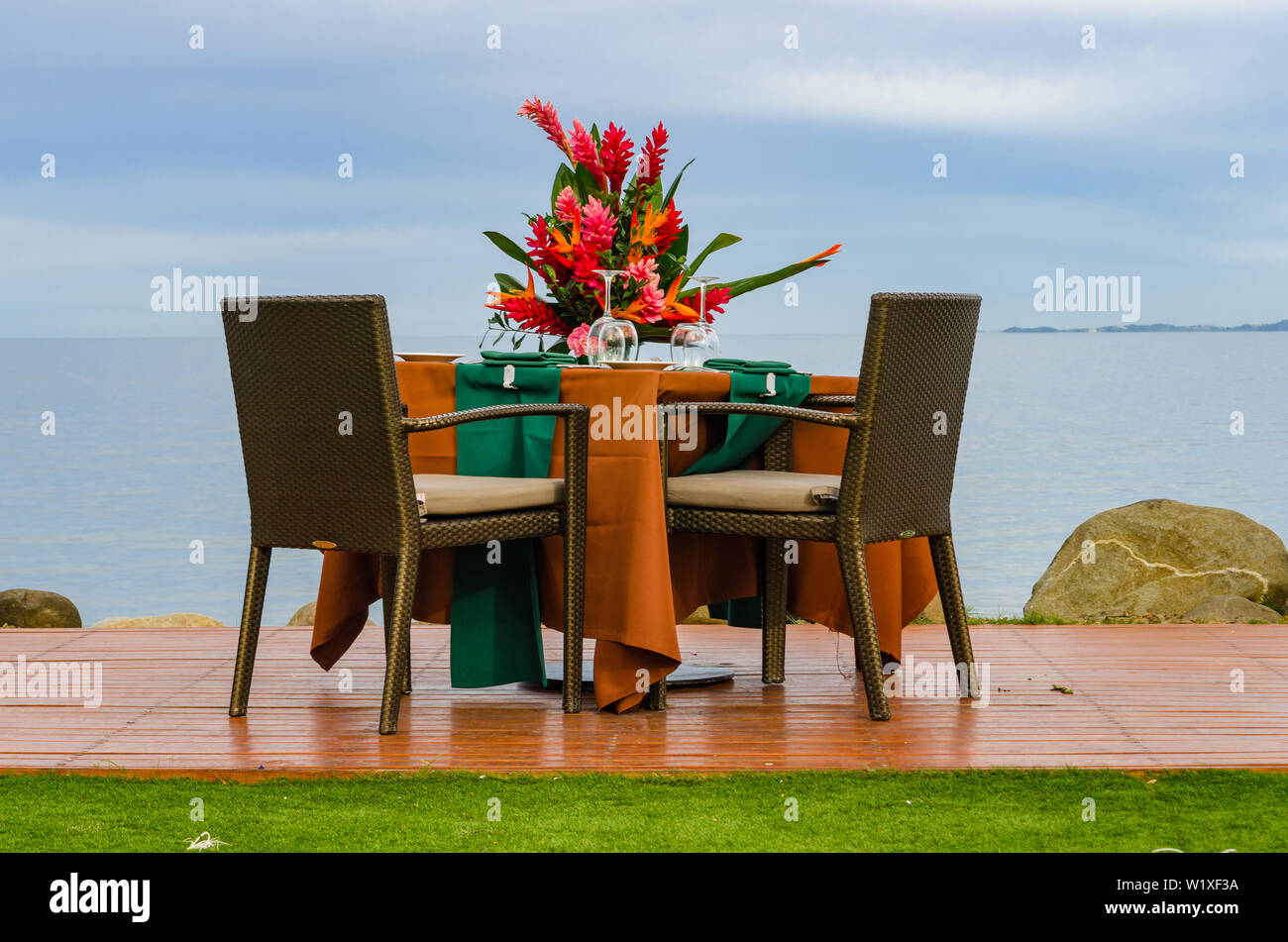 Dinner table overlooking ocean hi-res stock photography and images - Alamy
