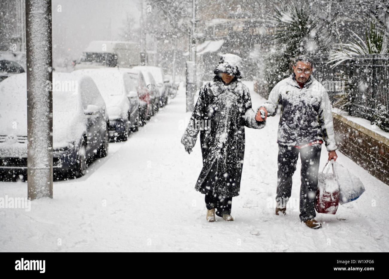 COUPLE WALKING UNDER HEAVY SNOW IN CENTRAL LONDON, ENGLAND, BRITAIN, UK ...