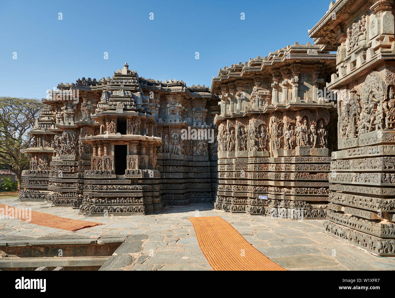 stone carvings on Halebid Hoysaleswara Jain temple, Dwarasamudra ...