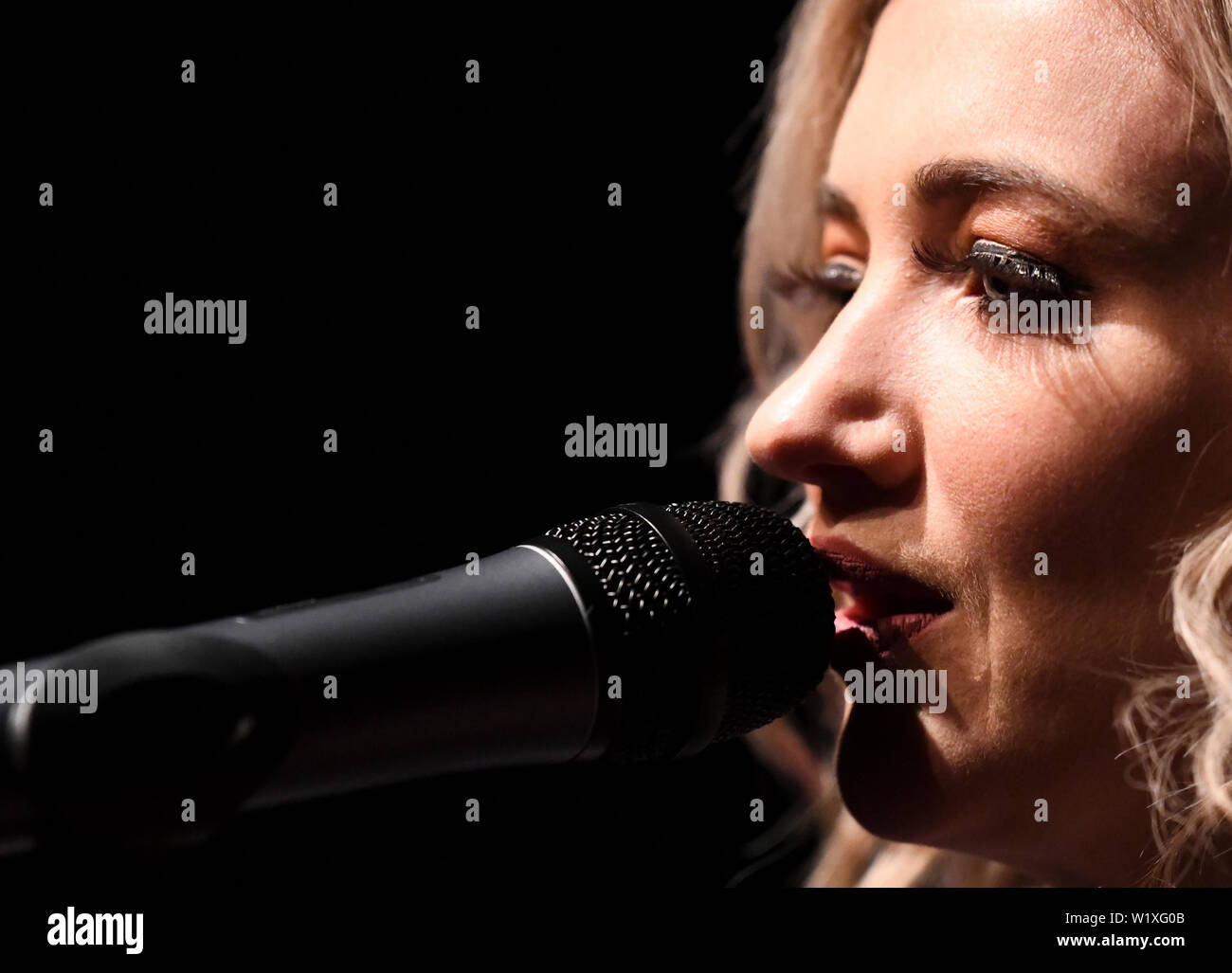 Sarah darling hi-res stock photography and images - Alamy