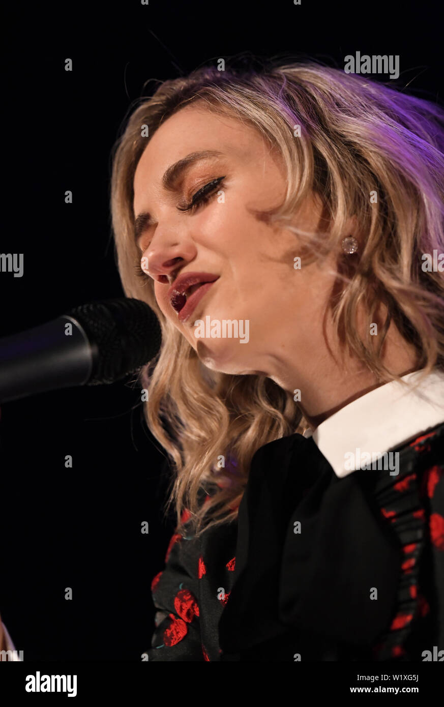 Sarah darling hi-res stock photography and images - Alamy