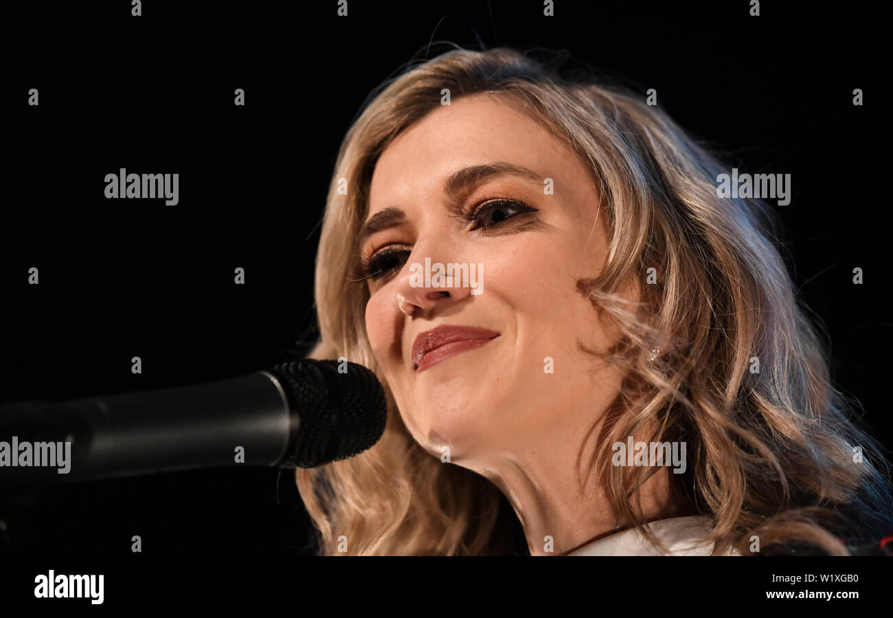 Sarah darling hi-res stock photography and images - Alamy