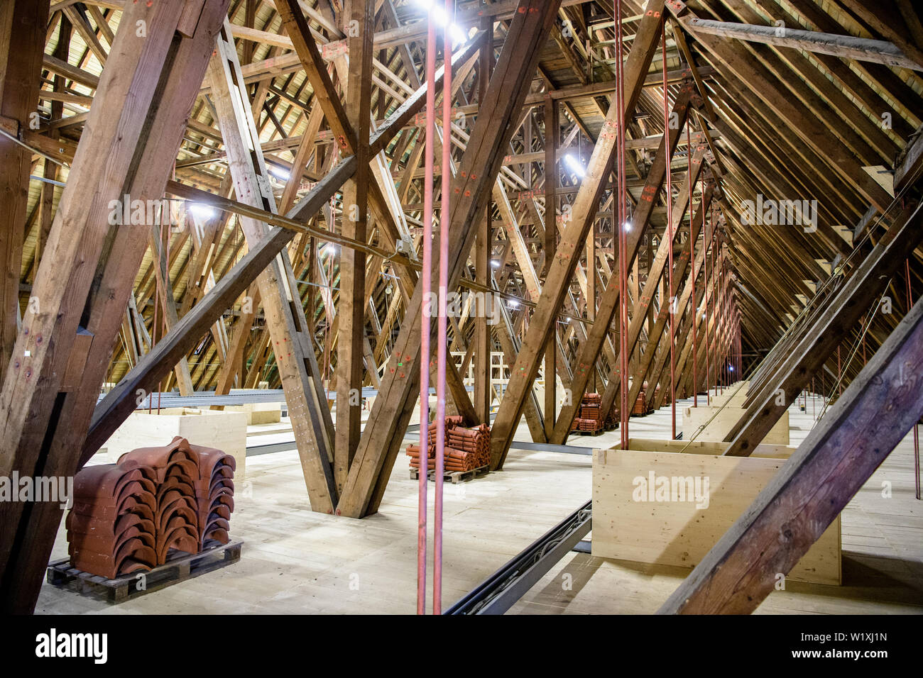 Munich, Germany. 04th July, 2019. The roof truss of the Frauenkirche ...