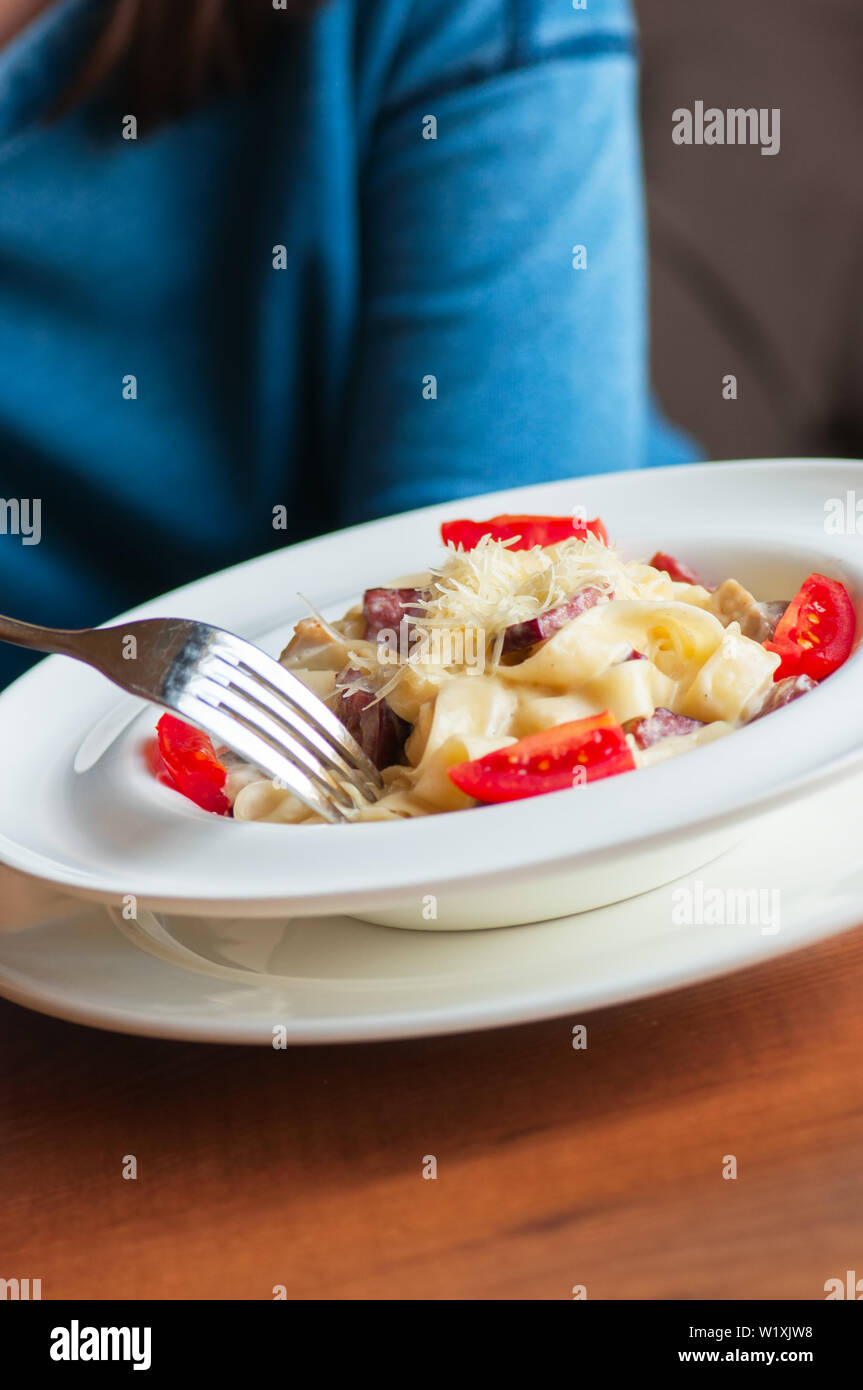 Spaghetti in white plate hi-res stock photography and images - Alamy
