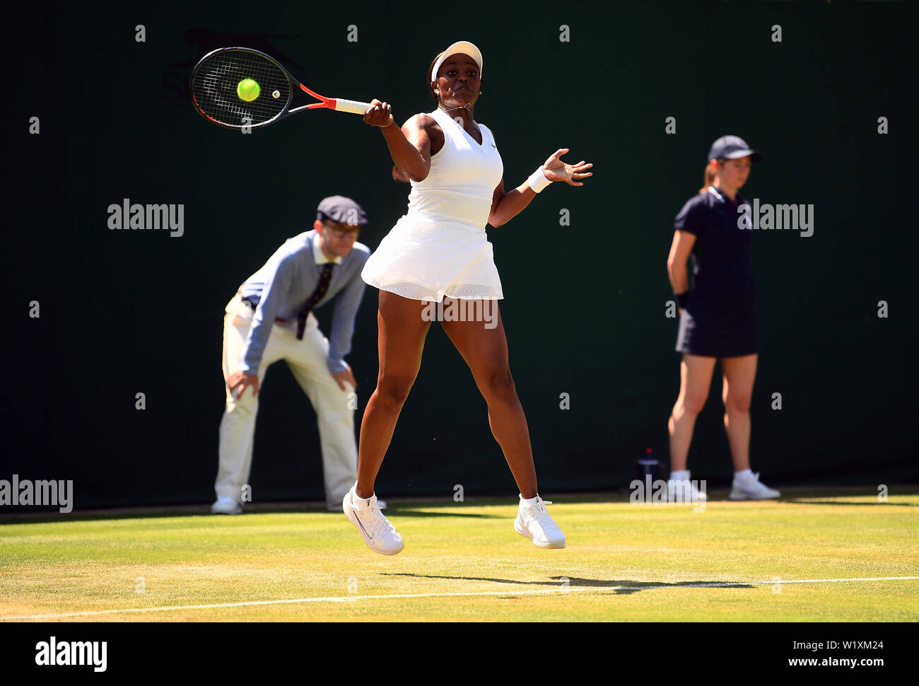 Sloane stephens in action at wimbledon hi-res stock photography and ...