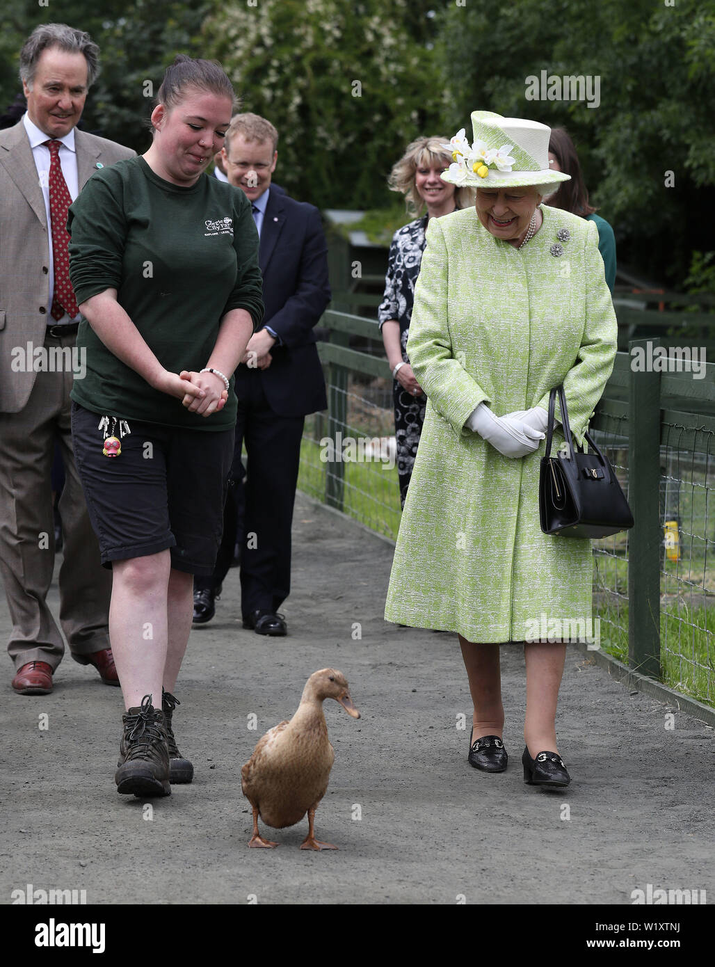 Queen Elizabeth II with keeper Maia Gordon as Olive the duck walks ...