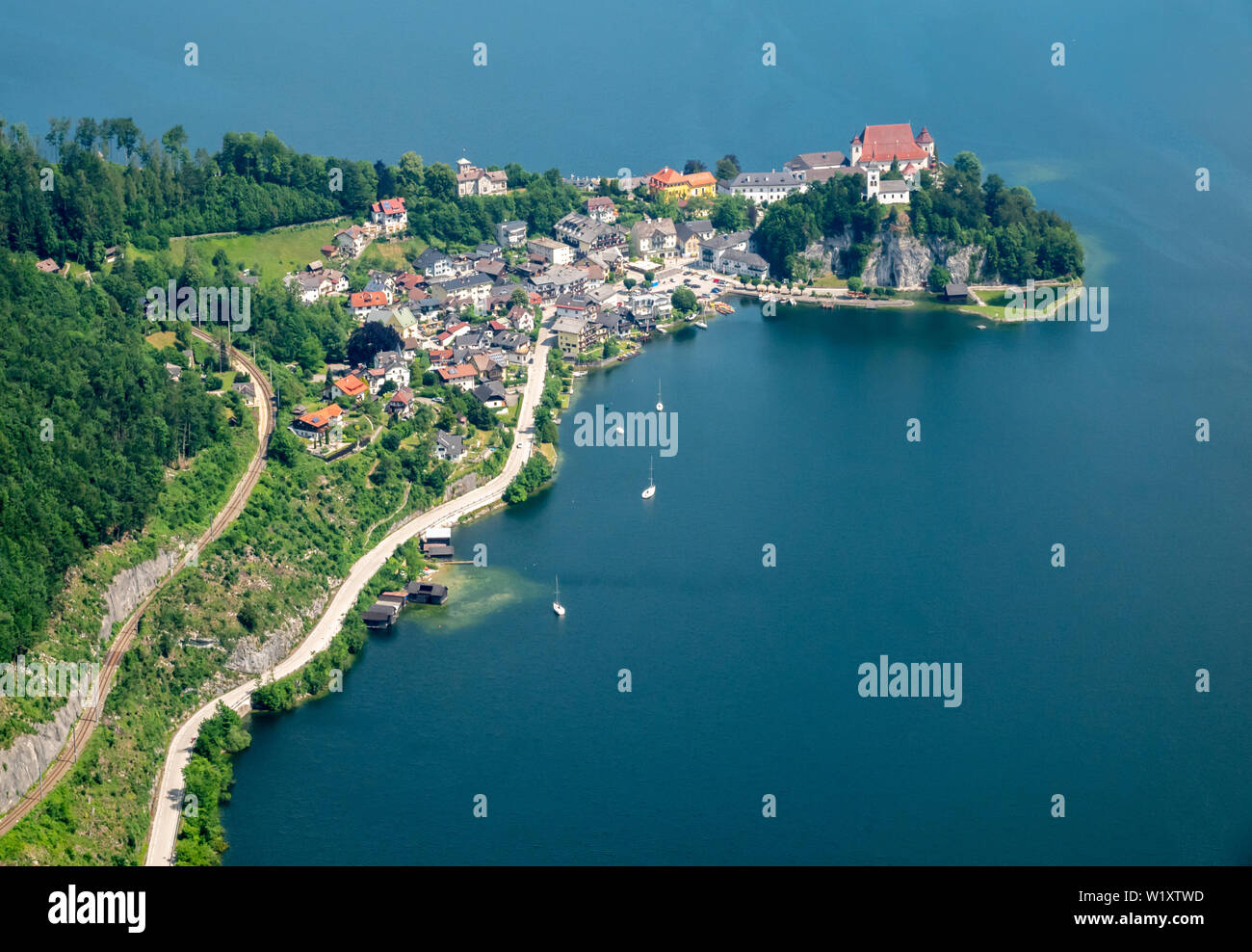 Johannesberg Chapel, Traunkirchen and lake Traunsee in Salzkammergut ...