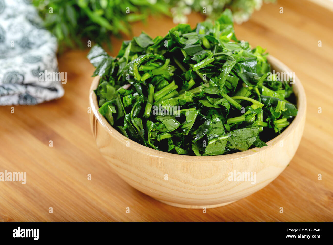 Chopped spinach hi-res stock photography and images - Alamy