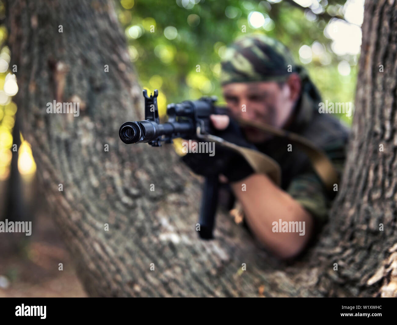 Soldier shooting from machine hi-res stock photography and images - Alamy