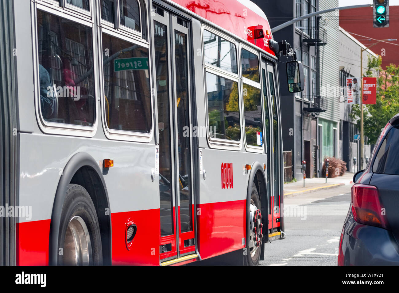 Muni bus hi-res stock photography and images - Alamy
